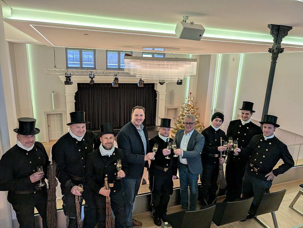 Prosit Neujahr mit den Münchberger und Helmbrechtser Schornsteinfegern - Stadt Helmbrechts
